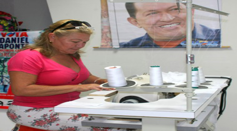 Clap textil contribuye con la producción de uniformes escolares - MPPPST